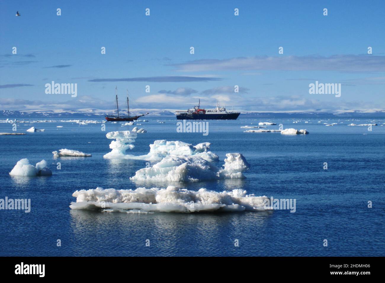 ships, drift ice, svalbard islands, ship, drift ices Stock Photo - Alamy