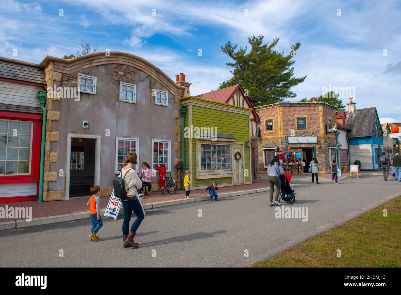 Dickens village hi-res stock photography and images - Alamy