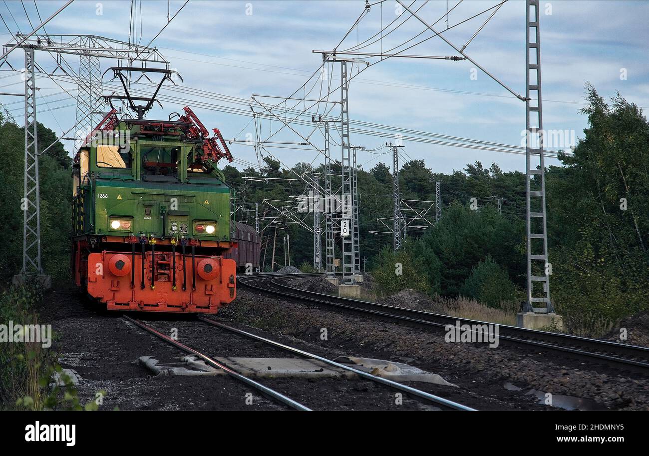 Train dynamics hi-res stock photography and images - Alamy