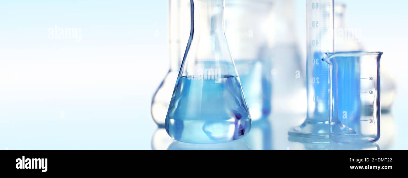 Distillation flask chemistry hi-res stock photography and images - Alamy