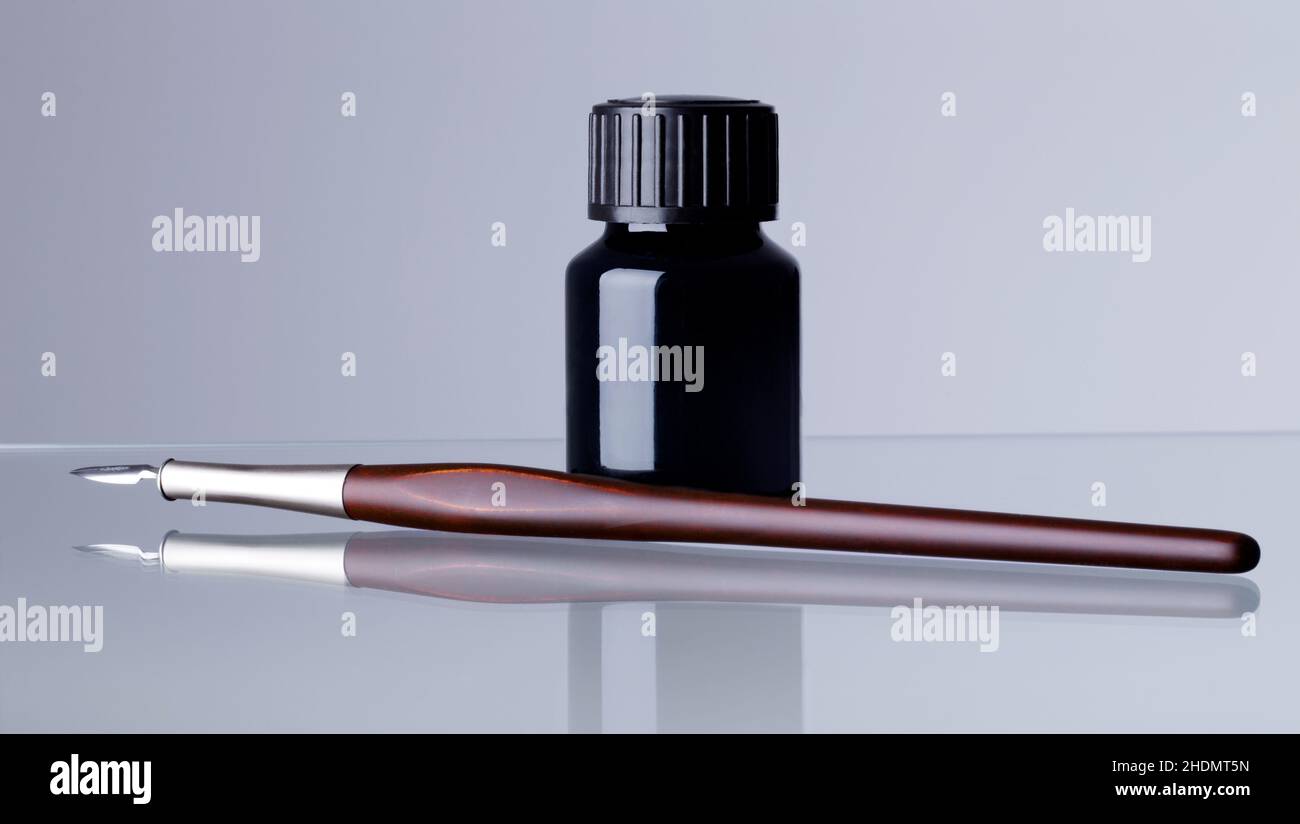 Two inkpots hi-res stock photography and images - Alamy