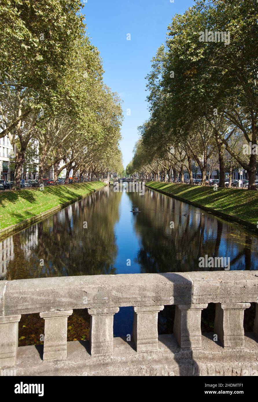 Gouges hi-res stock photography and images - Alamy