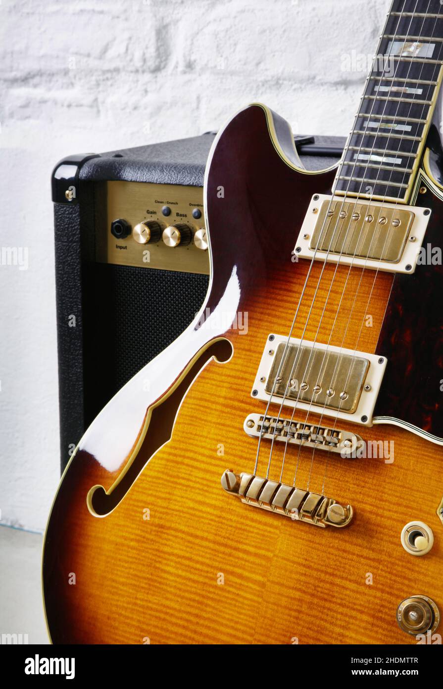 amplifiers, e guitar, amplifier Stock Photo - Alamy