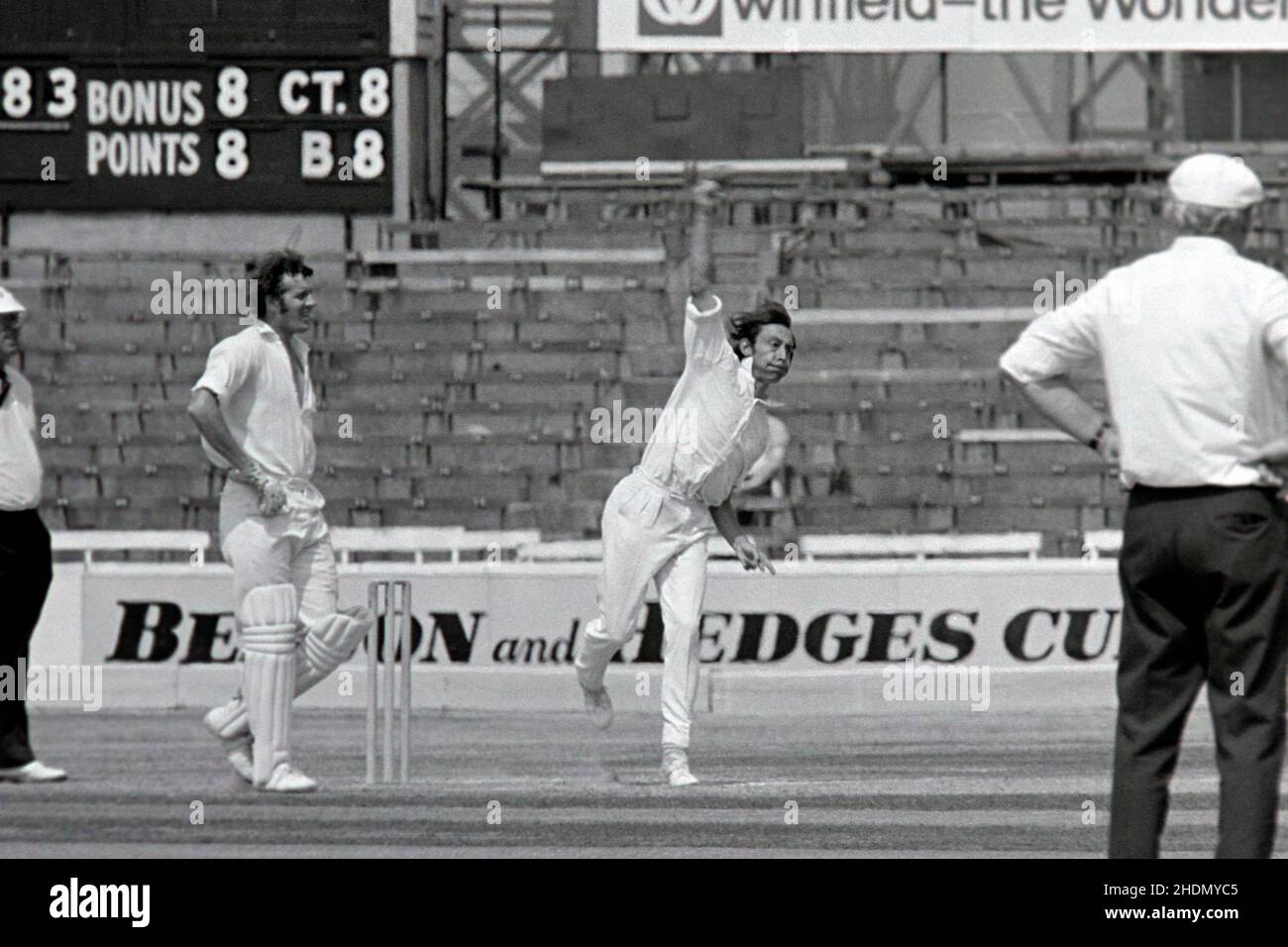 Sport cricket 1970s hi-res stock photography and images - Alamy