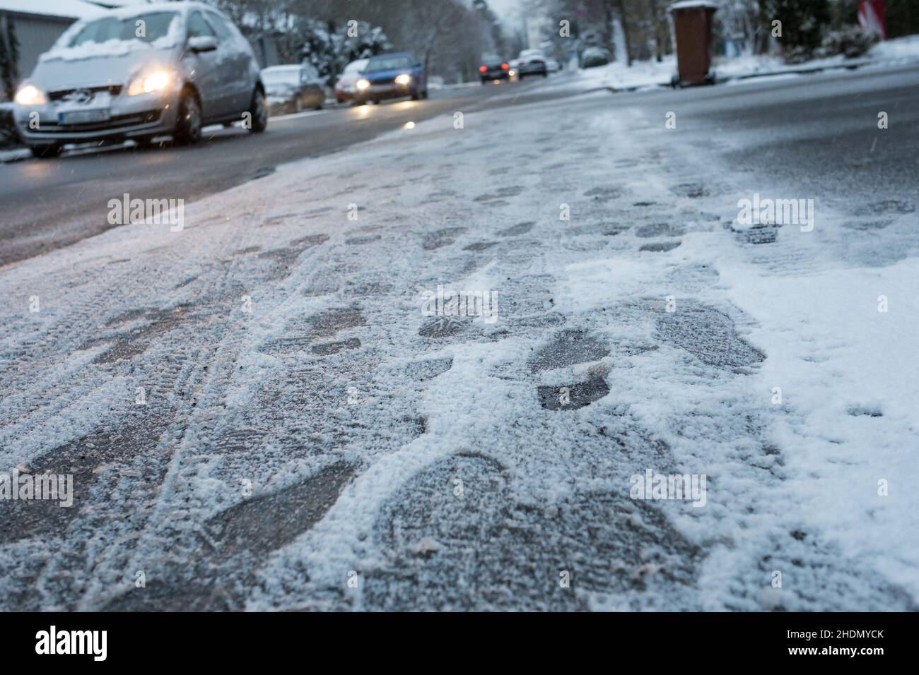 Slippery sidewalks hi-res stock photography and images - Alamy