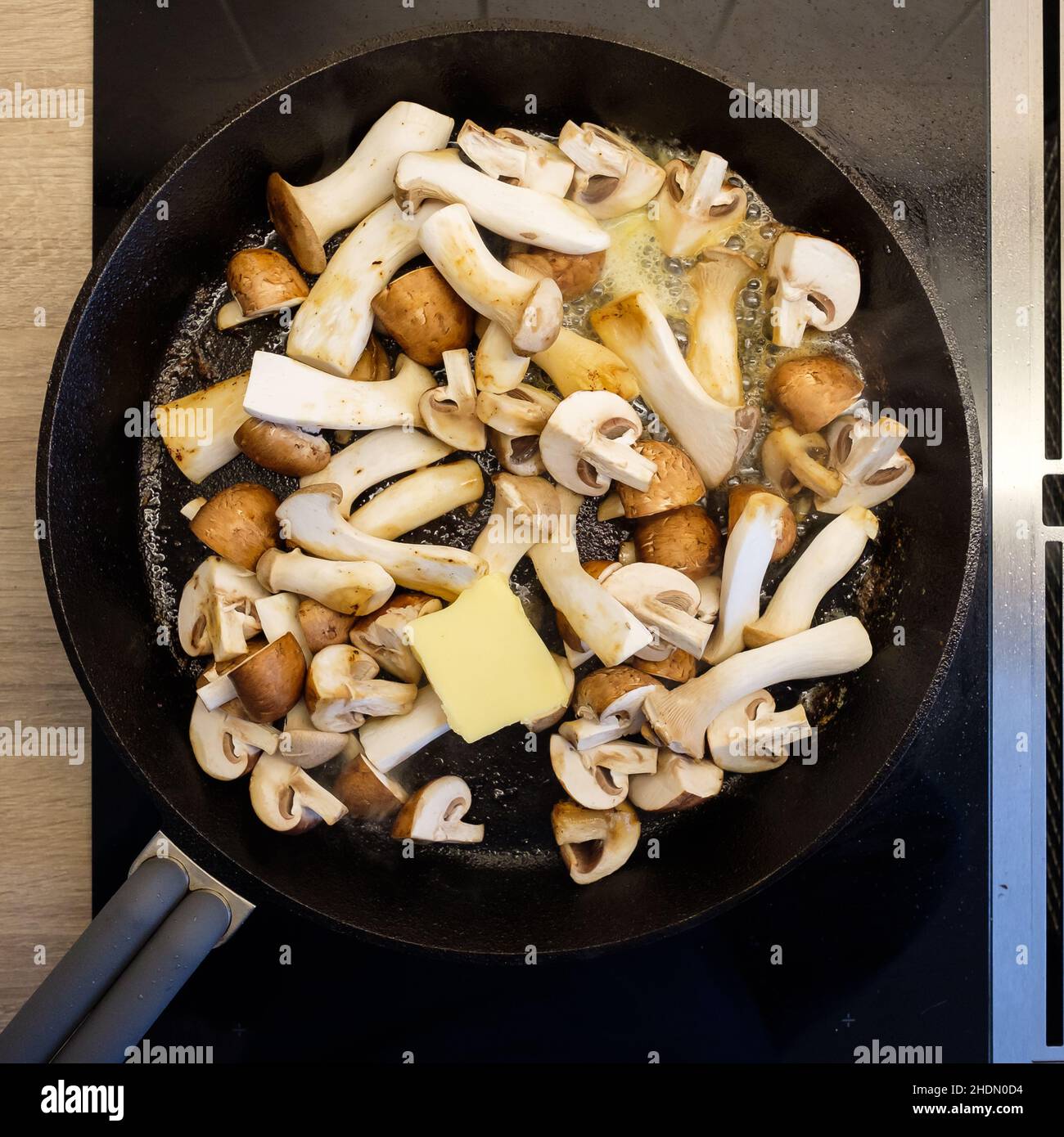 preparation, frying pan, preparations, frying pans Stock Photo - Alamy