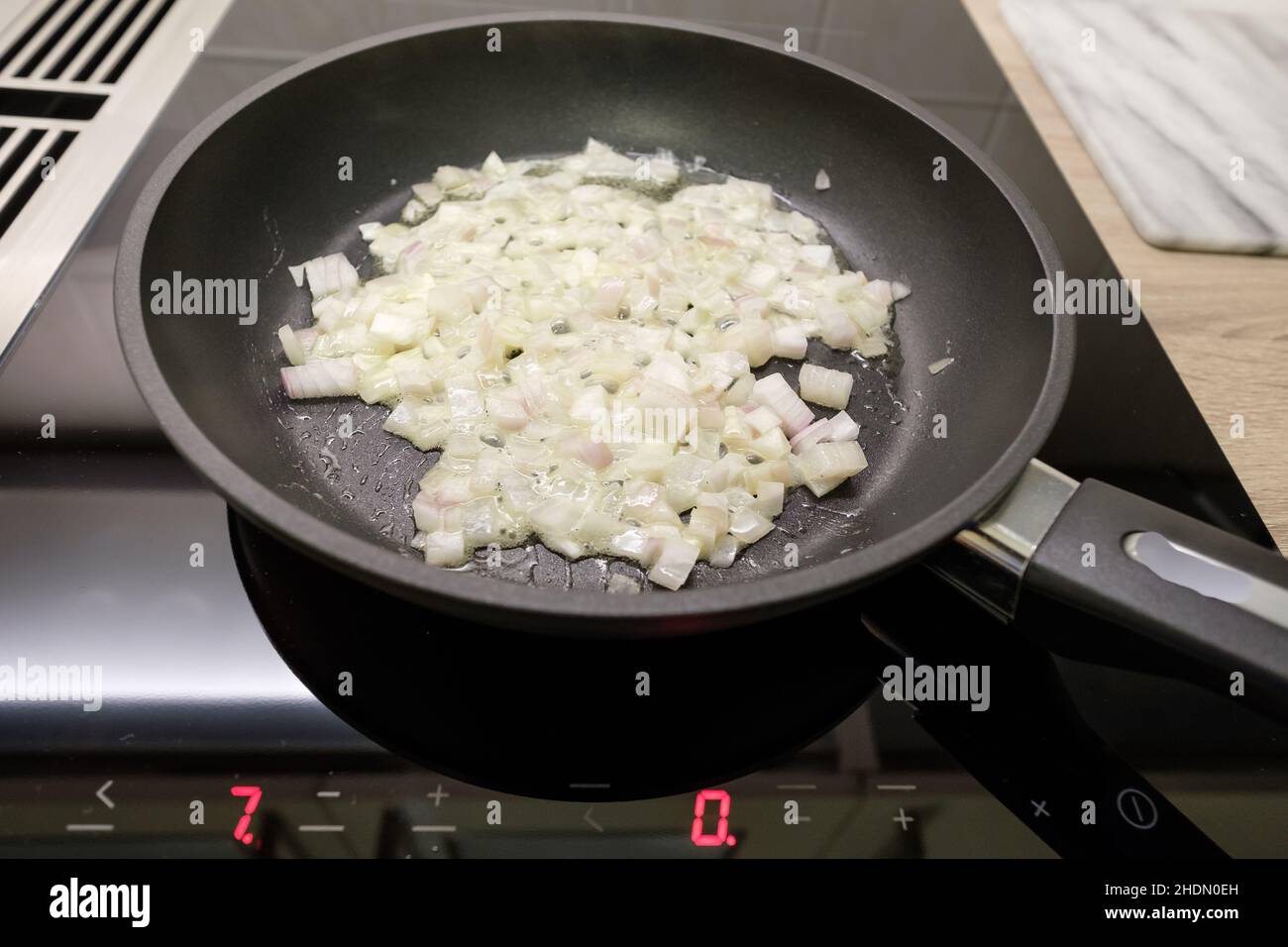 Simmer onion pan hi-res stock photography and images - Alamy