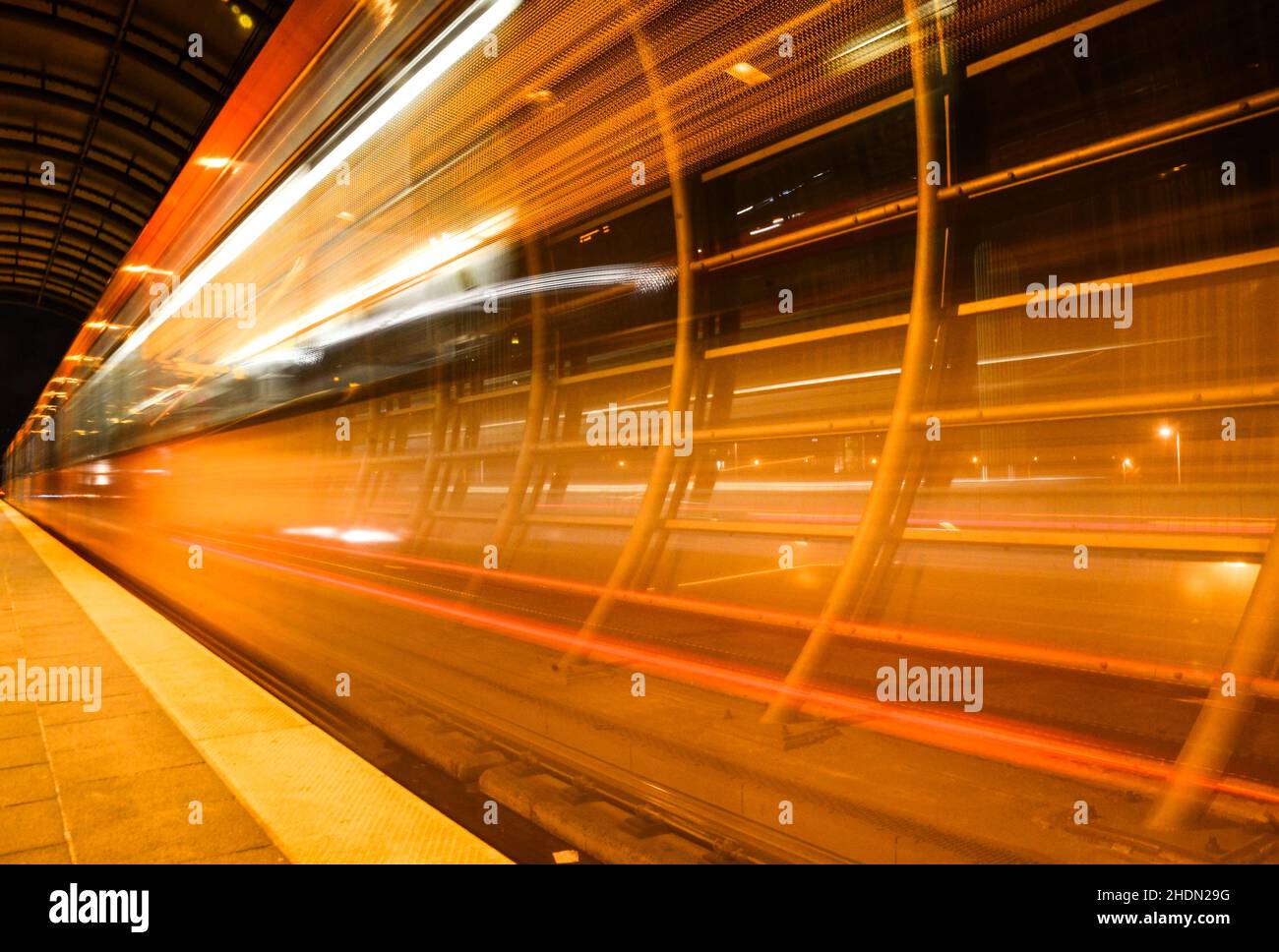 blurred motion, train, platform, blur, blured, blurred motions ...
