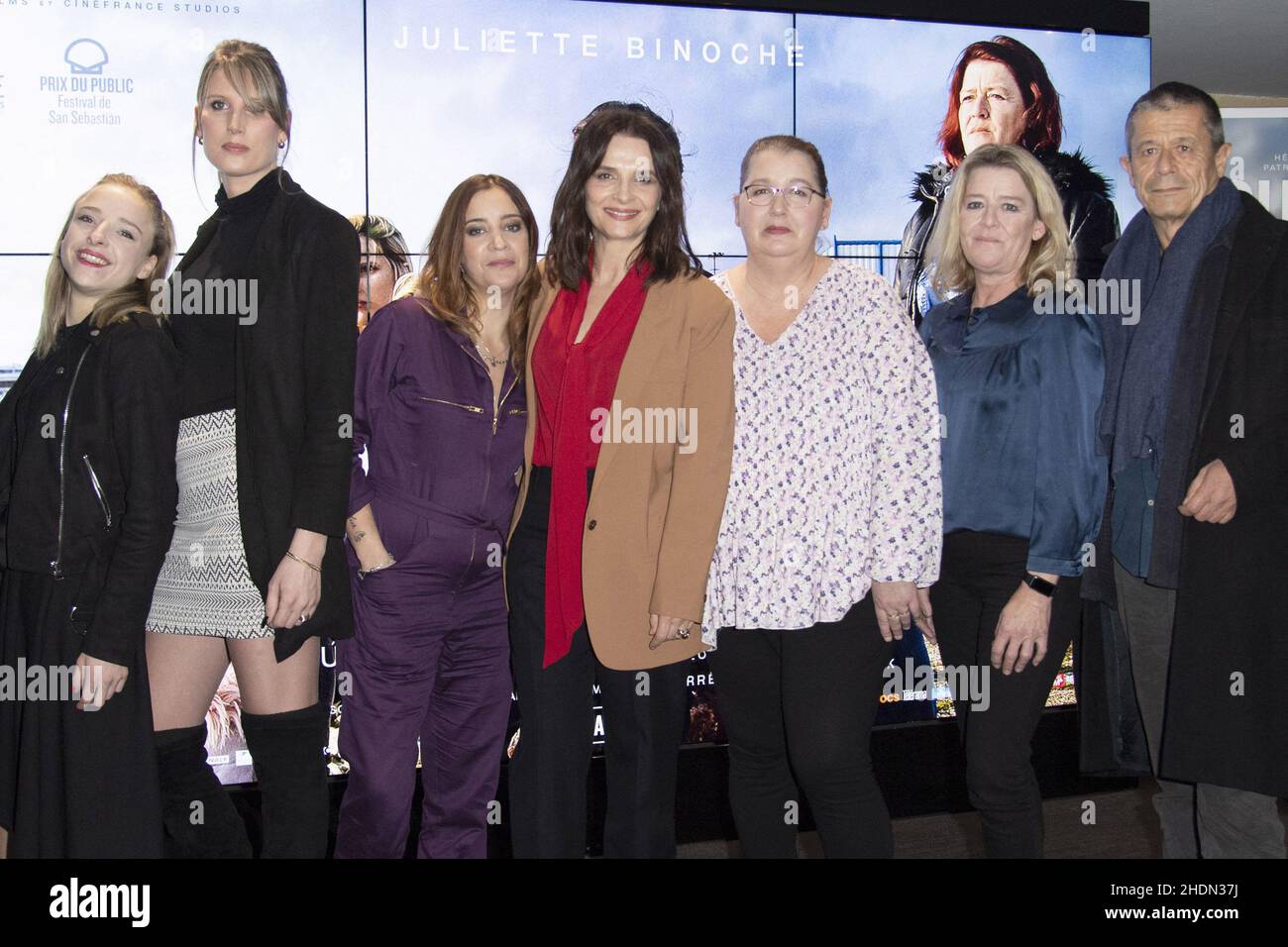 Paris, France. 06th Jan, 2022. Lea Carne, Emily Madeleine, Helene ...
