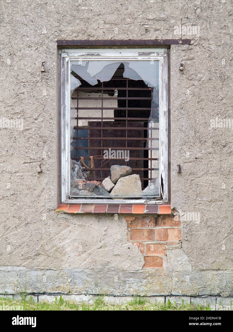 window, vandalism, windows, vandalisms Stock Photo - Alamy