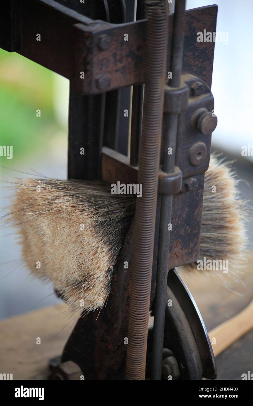 Brush maker hi-res stock photography and images - Alamy