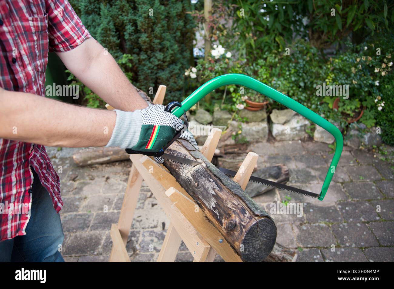 Saw guy hi-res stock photography and images - Alamy