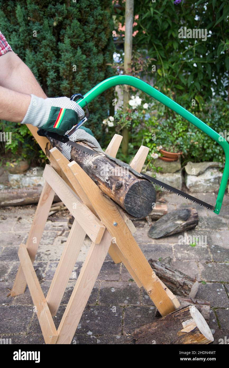 Guy with saw hi-res stock photography and images - Alamy