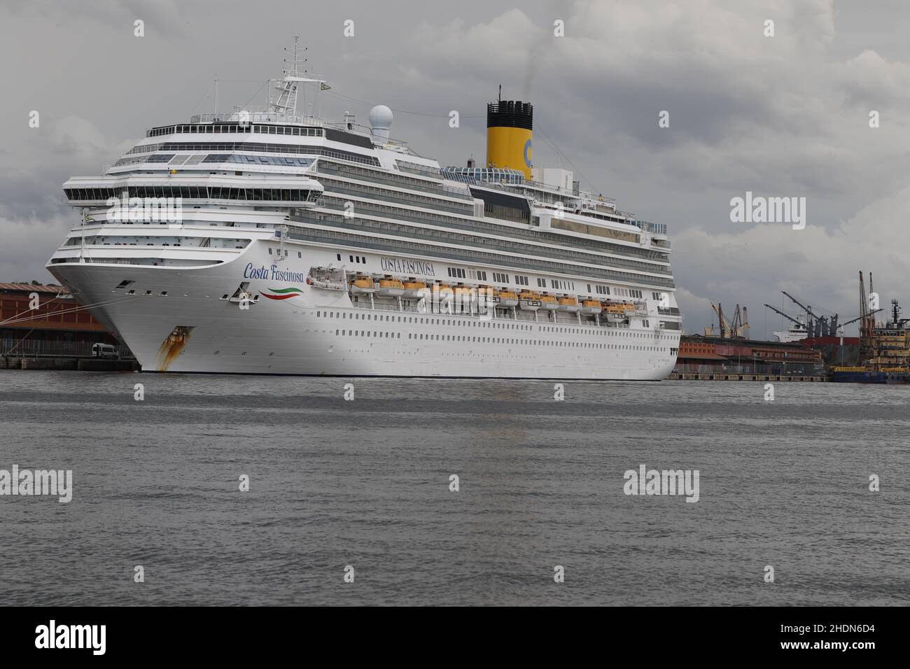 Cruise ship terminal pier maua hi-res stock photography and images - Alamy