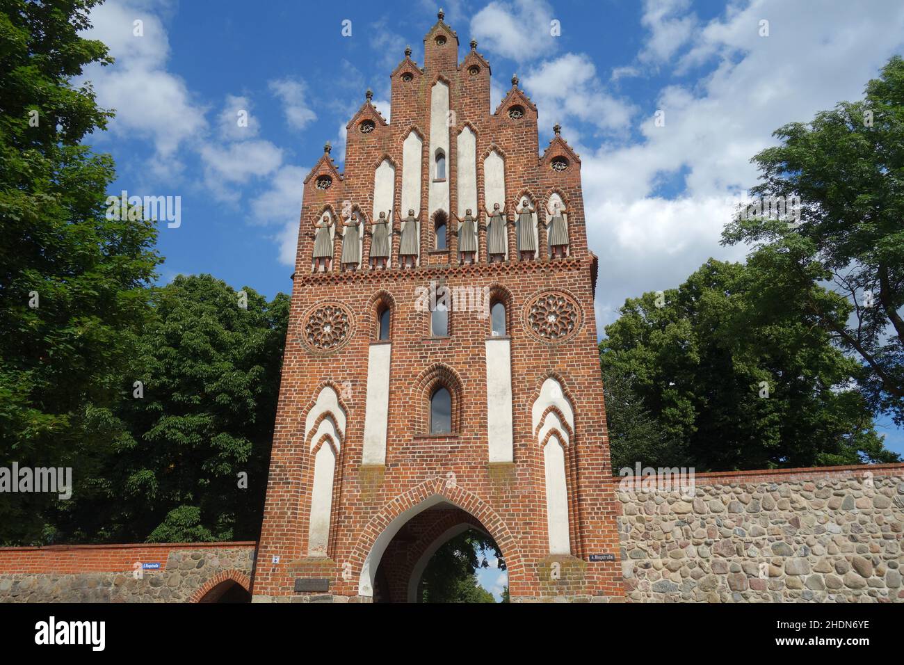 city gate, brick gothic, neubrandenburg, wiekhaus, gates, brick gothics ...