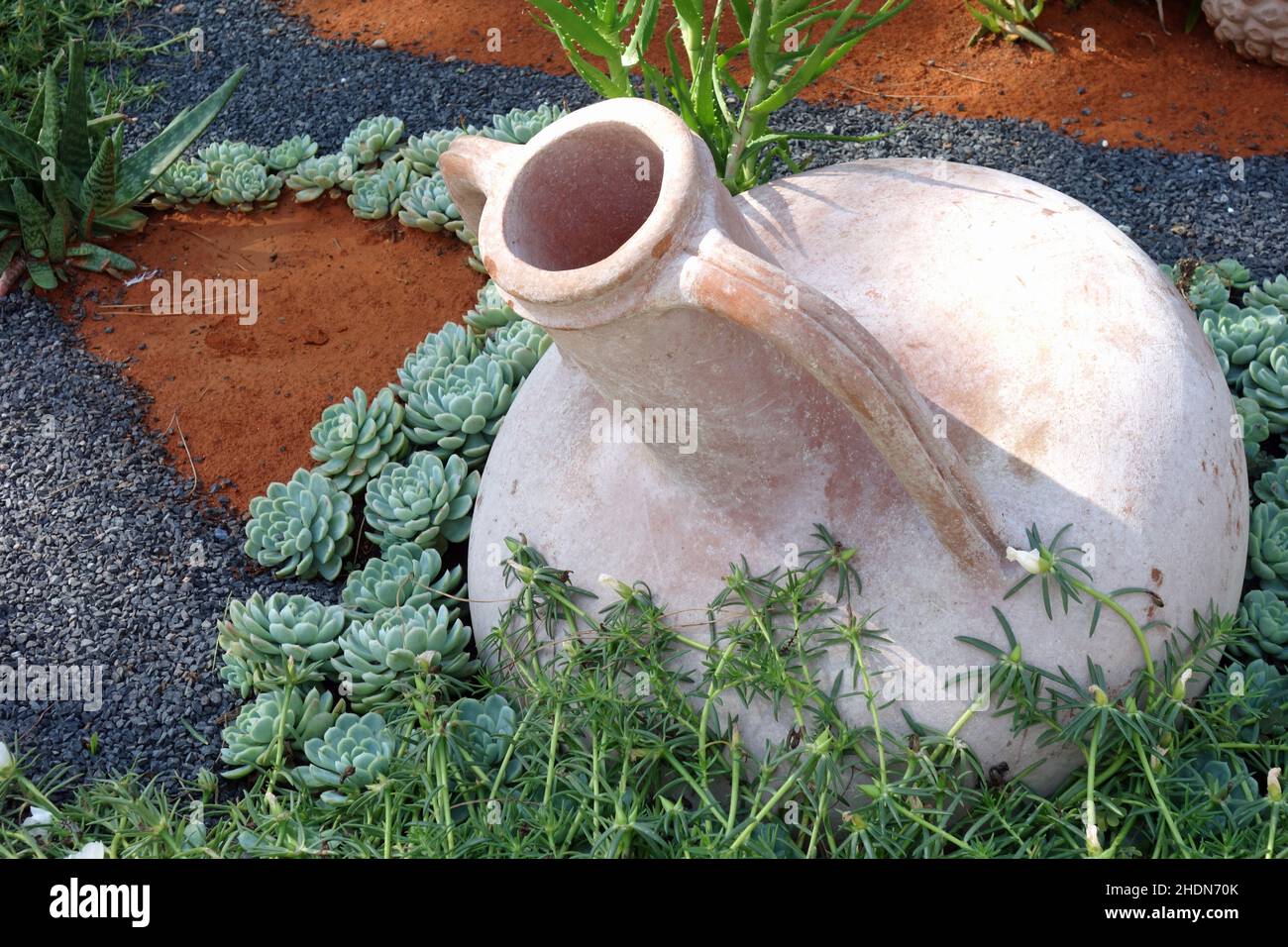 garden art, amphora, garden arts, amphoras Stock Photo - Alamy