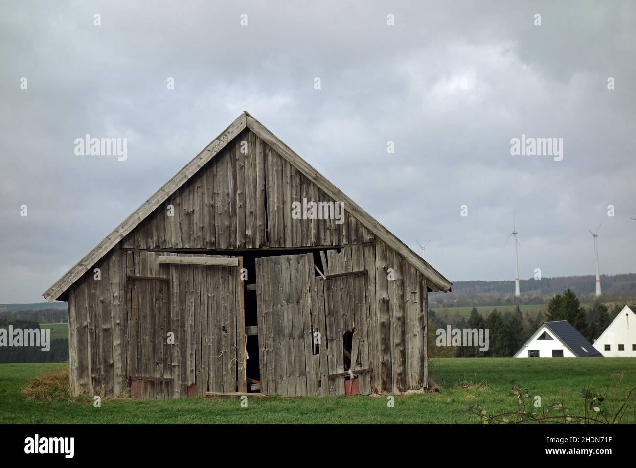 wood barn, woodshed, wood barns, woodsheds Stock Photo - Alamy