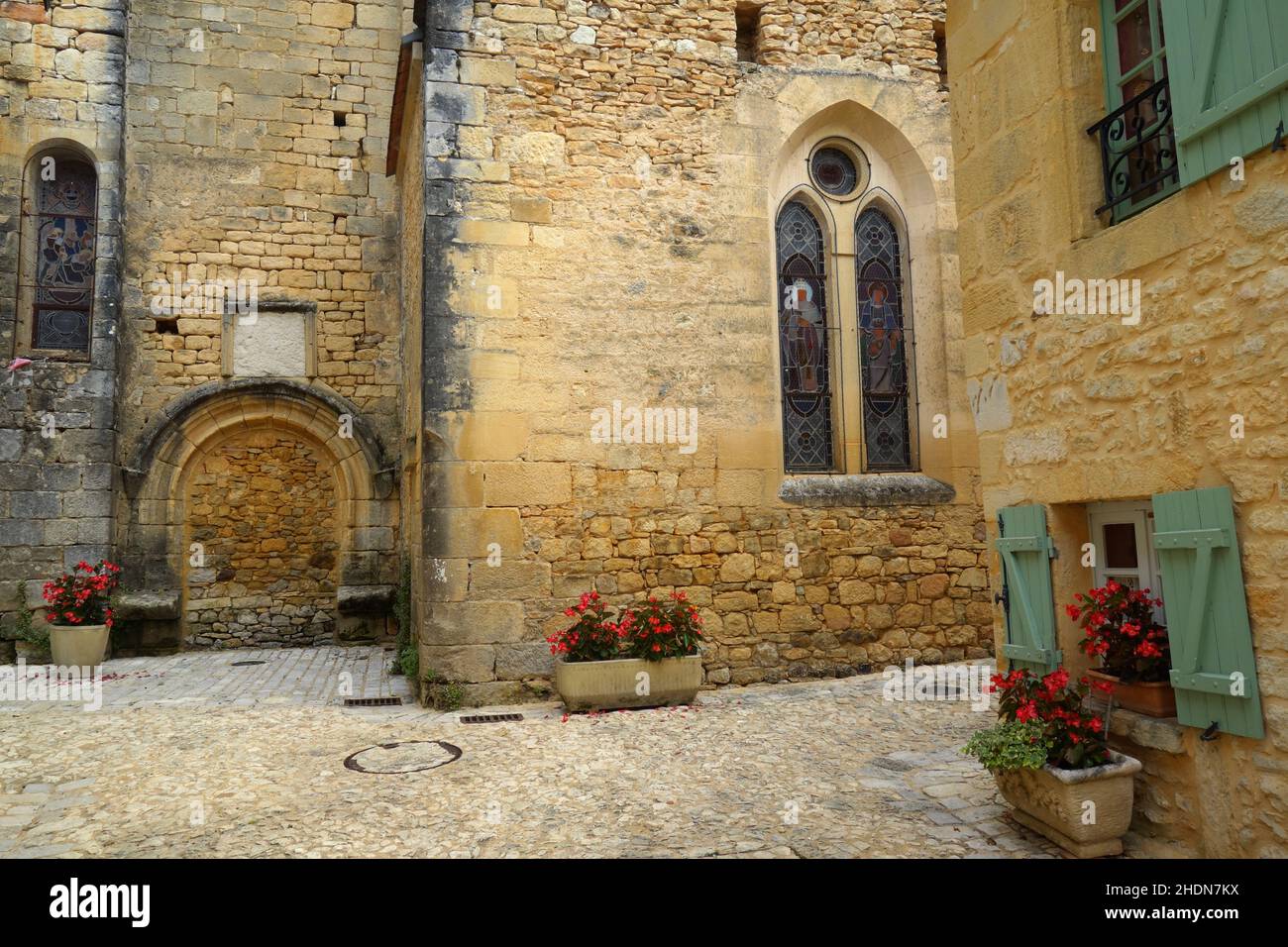 Romanesque church facades hi-res stock photography and images - Alamy