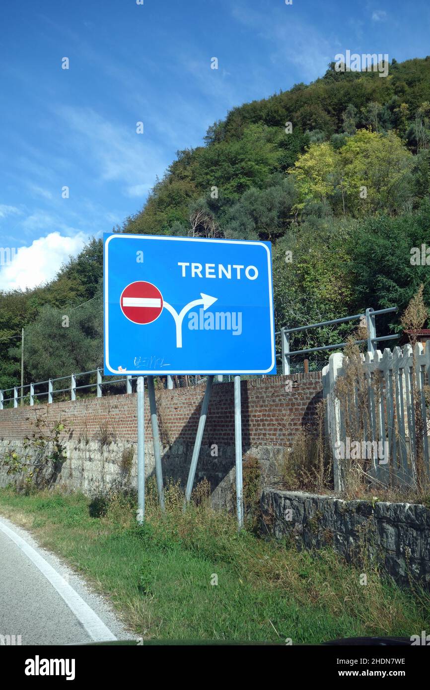 traffic sign, direction sign, trento, road sign, road signs, traffic ...