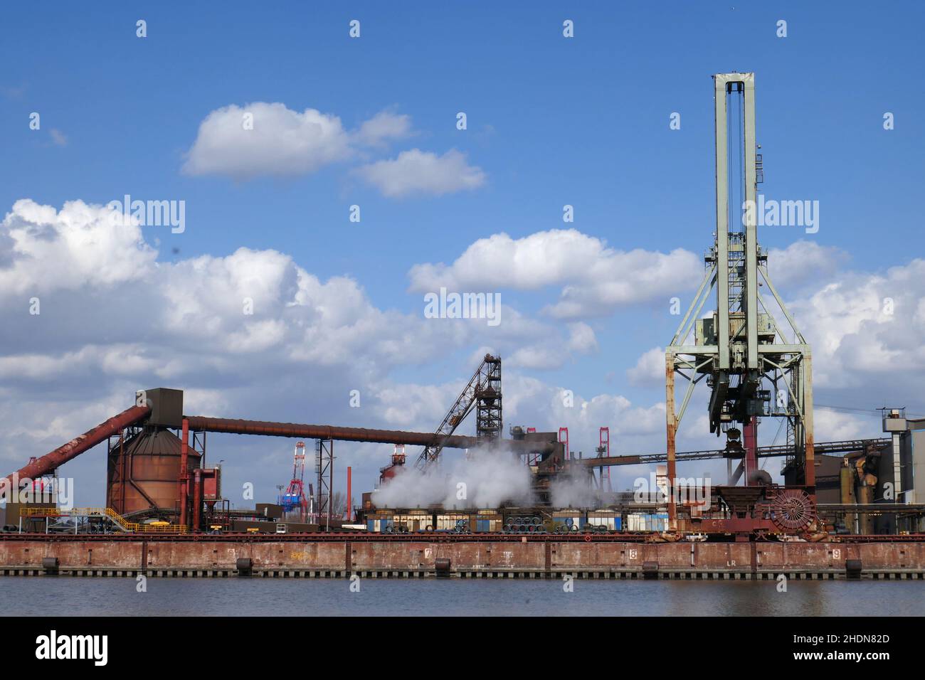 Hamburg factory hi-res stock photography and images - Alamy