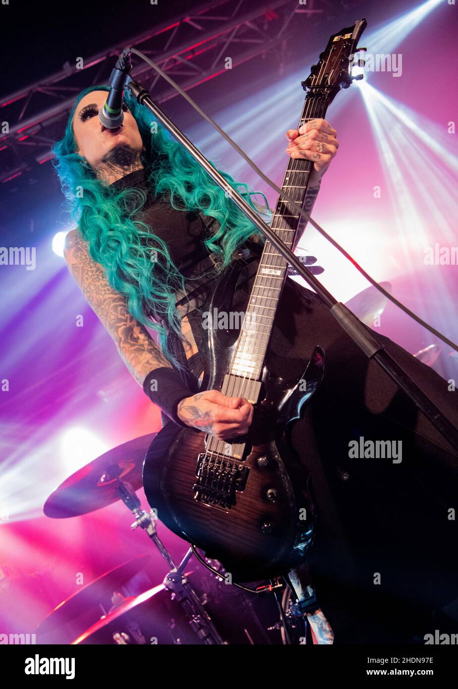 Female metal vocalists hi-res stock photography and images - Alamy