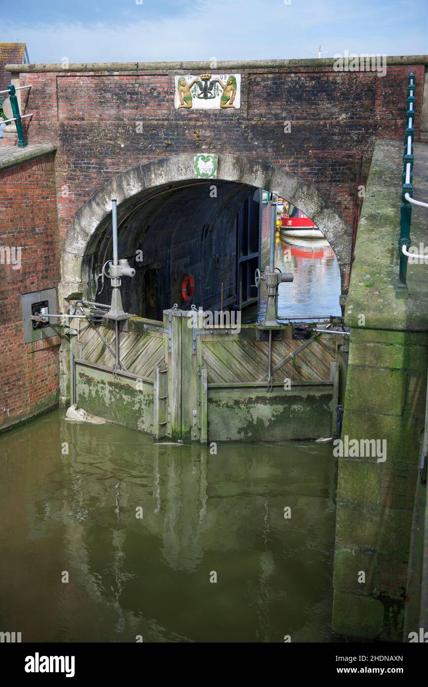 Sluice basin hi-res stock photography and images - Alamy