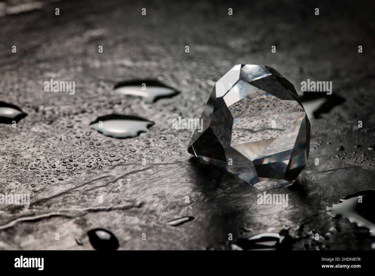 Colorless diamonds hi-res stock photography and images - Alamy