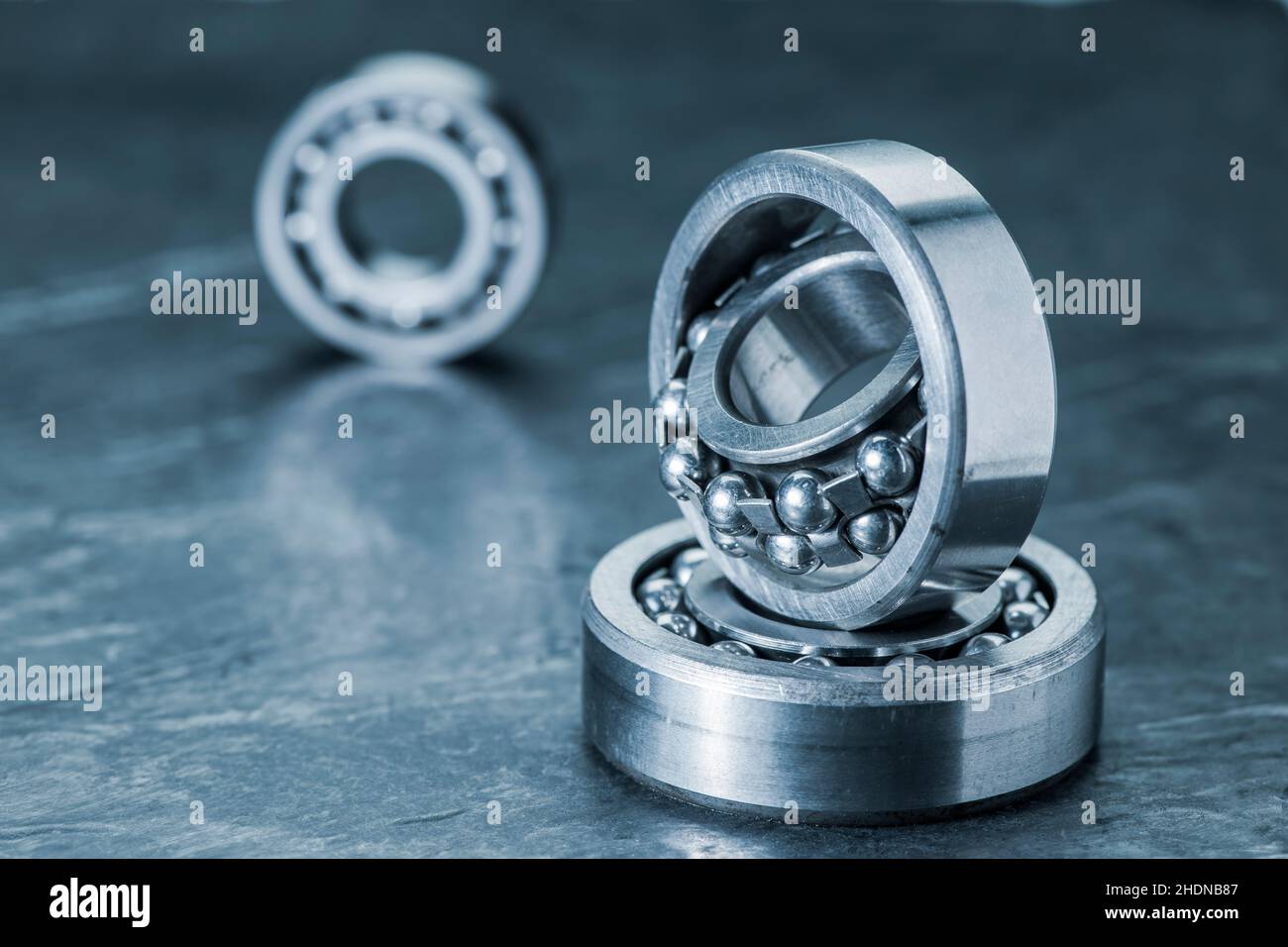 pendulum ball bearings Stock Photo - Alamy