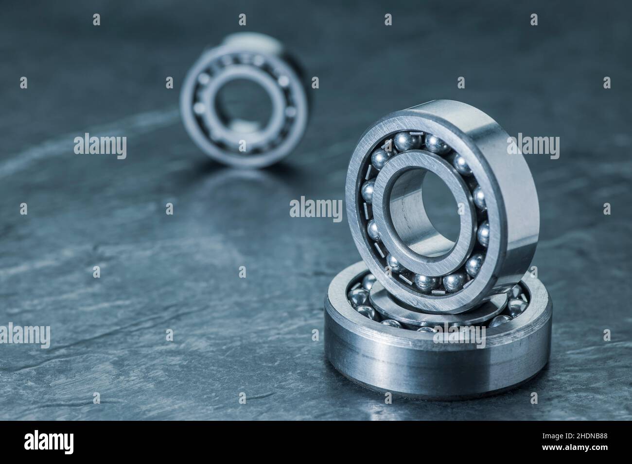 pendulum ball bearings Stock Photo - Alamy