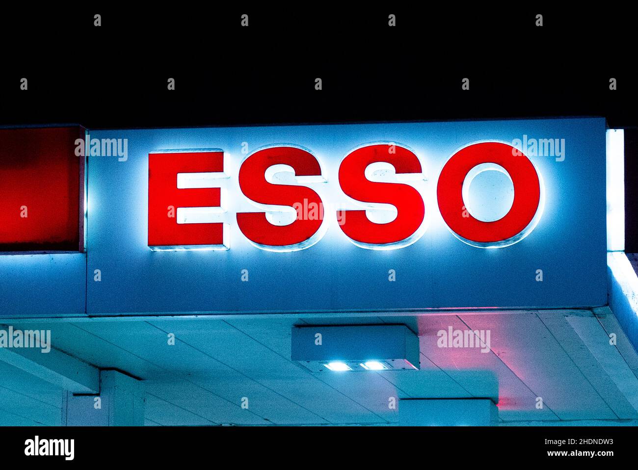 Esso petroleum sign logo hi-res stock photography and images - Alamy