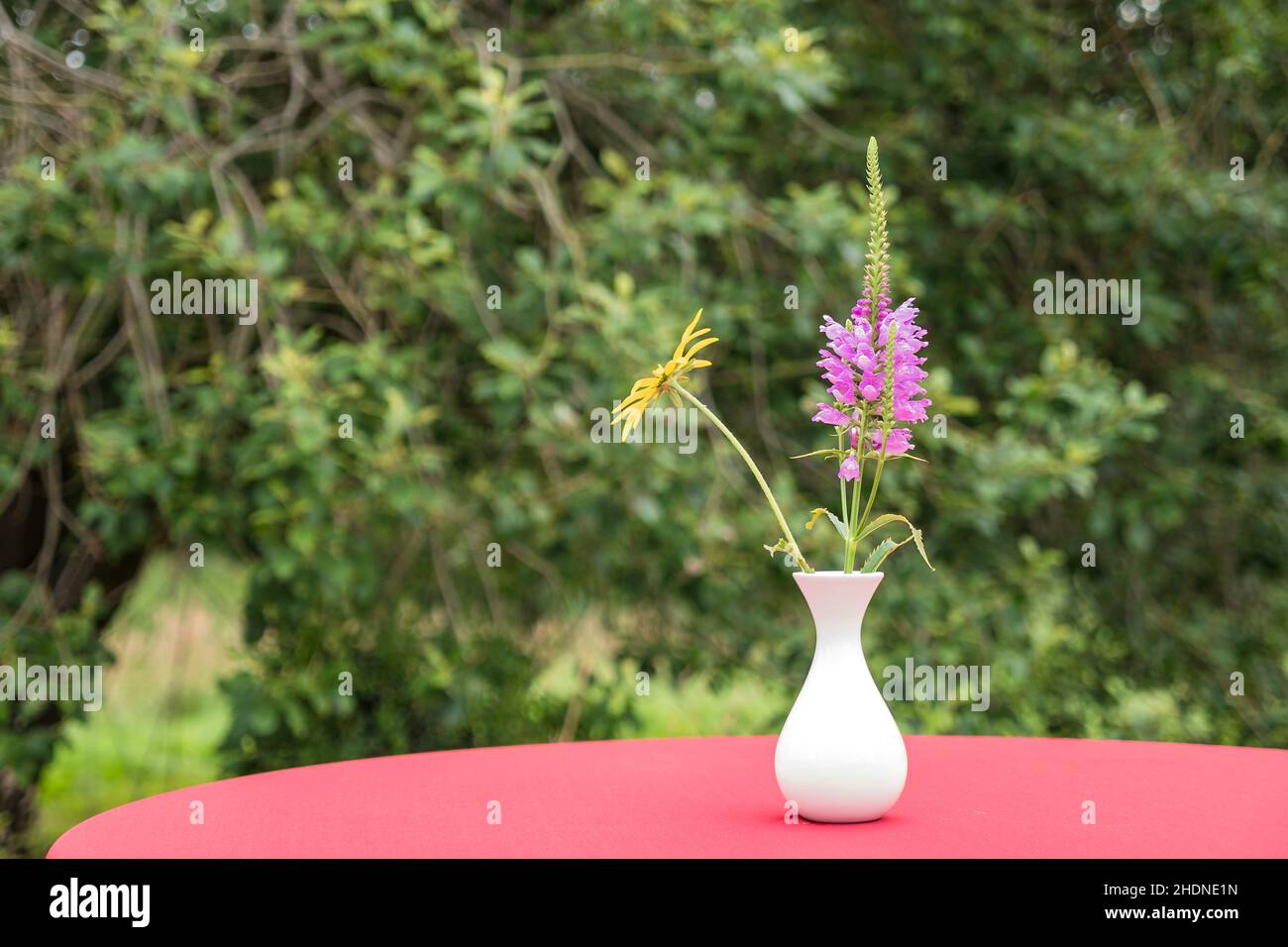 flower vase, bar table, vases, bar tables Stock Photo - Alamy