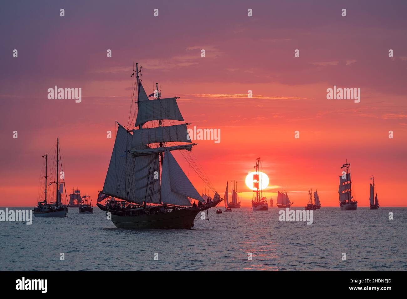 Sunset regatta hi-res stock photography and images - Alamy
