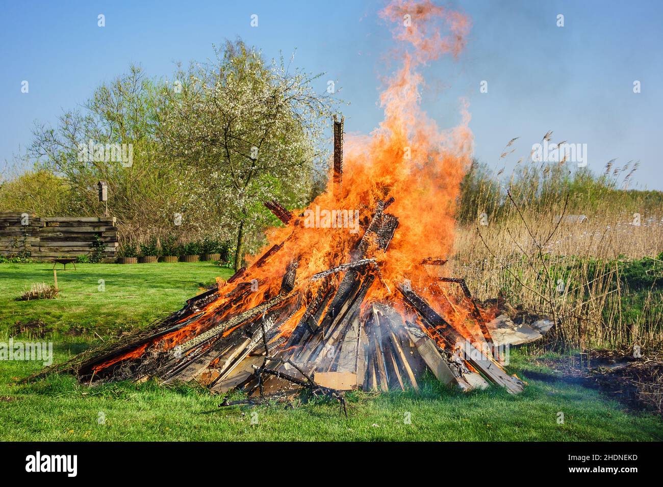 campfire, wooden fire, campfires, fires Stock Photo - Alamy