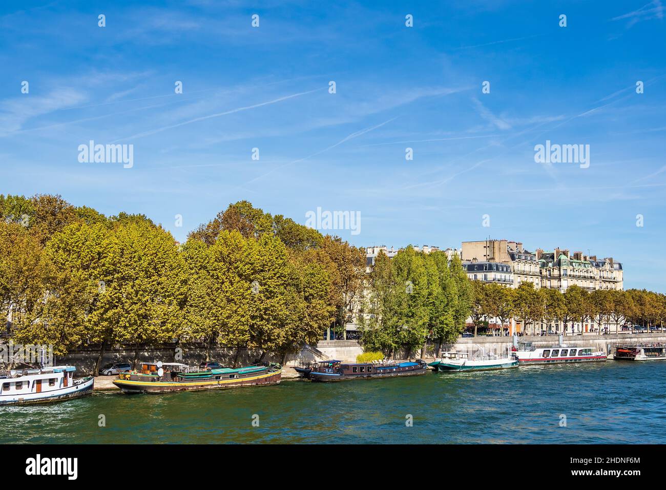 Boats ships river seine hi-res stock photography and images - Alamy