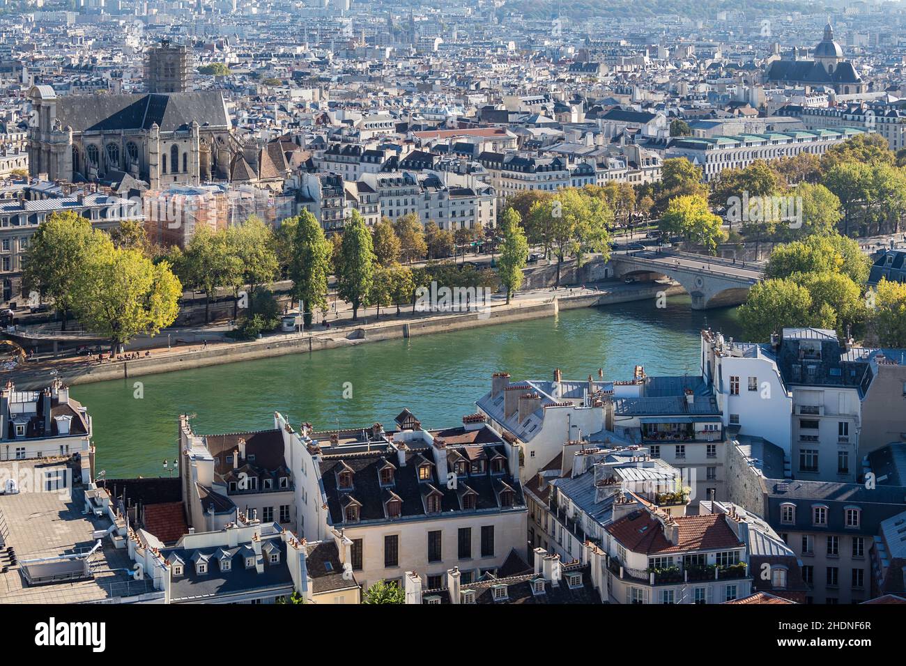 The bridge view of the seine hi-res stock photography and images - Alamy