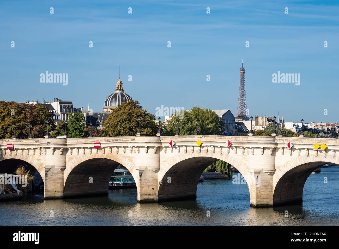 Pont neufs hi-res stock photography and images - Alamy