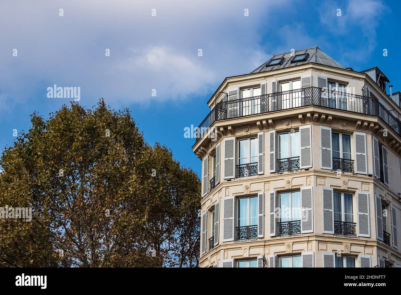 Old house houses paris hi-res stock photography and images - Alamy