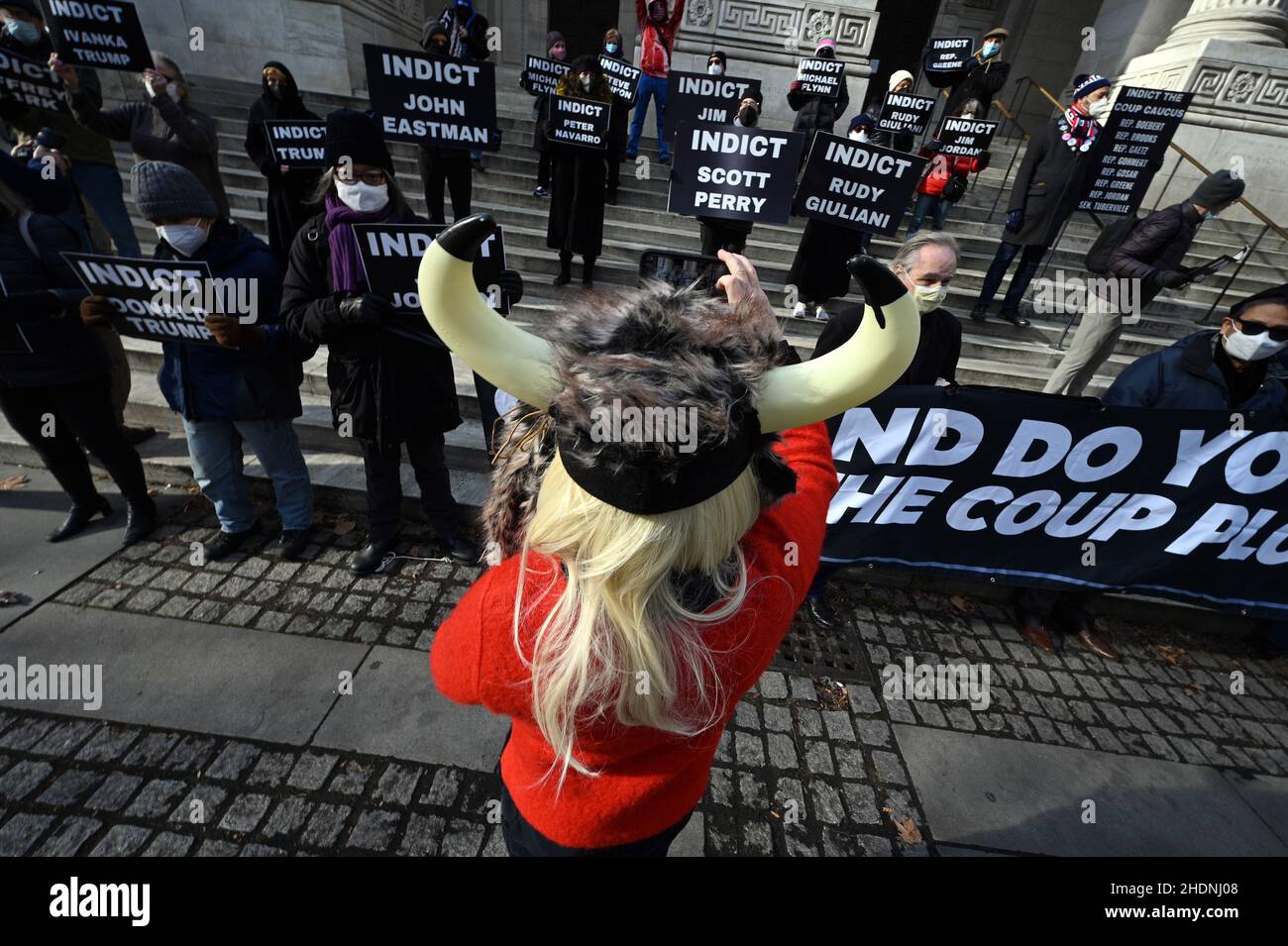 Qanon shaman jacob chansley hi-res stock photography and images - Alamy