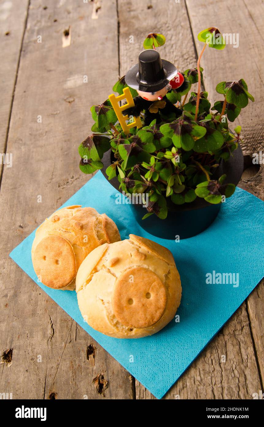 symbol, four leafed clover, bun, symbols, four-leafed clovers, buns ...