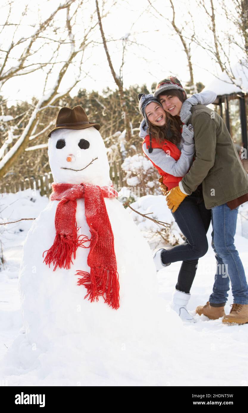Couple building snowman hi-res stock photography and images - Alamy