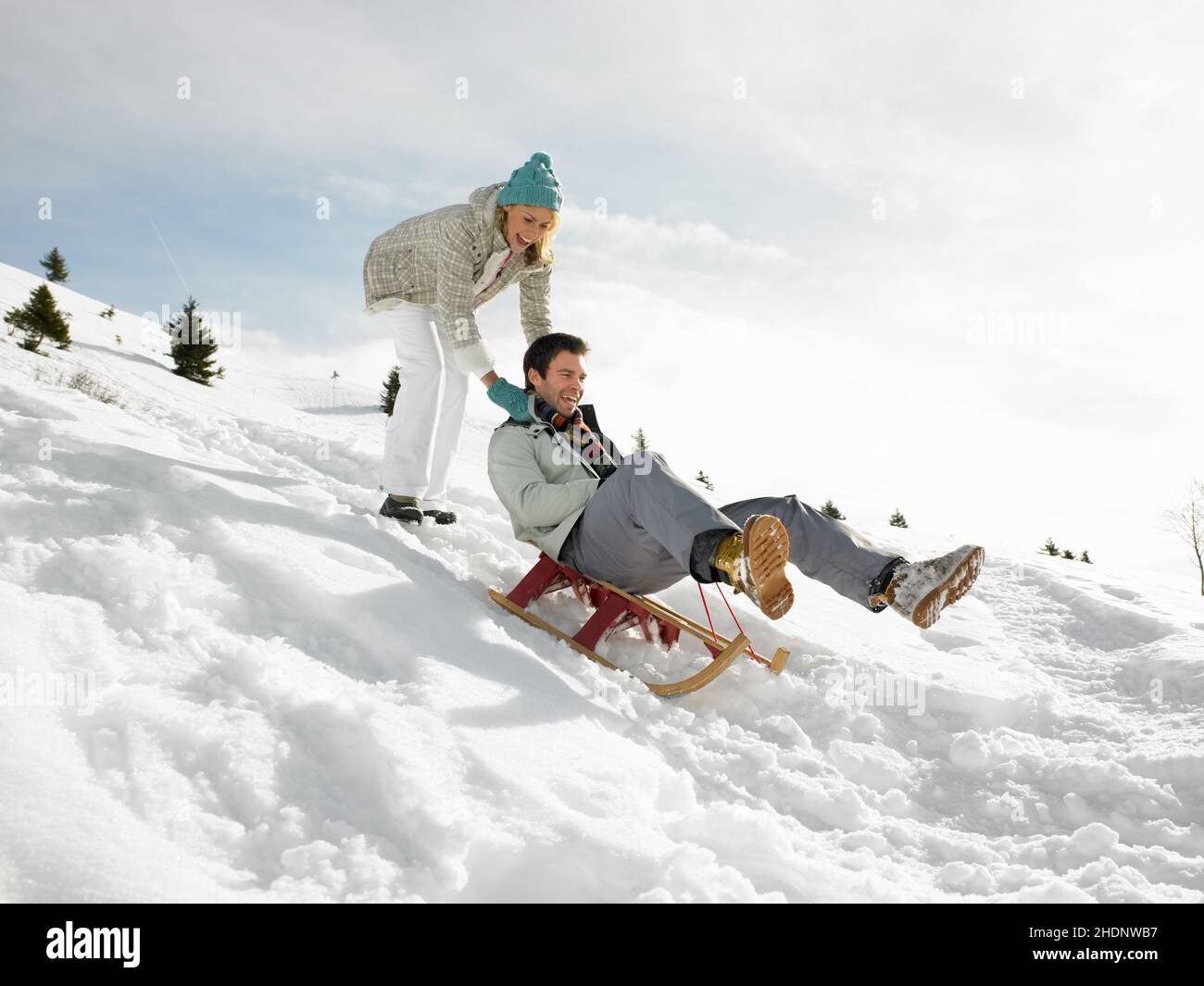 couple, sledging, pushing, pairs, sledding, tobogganing Stock Photo - Alamy