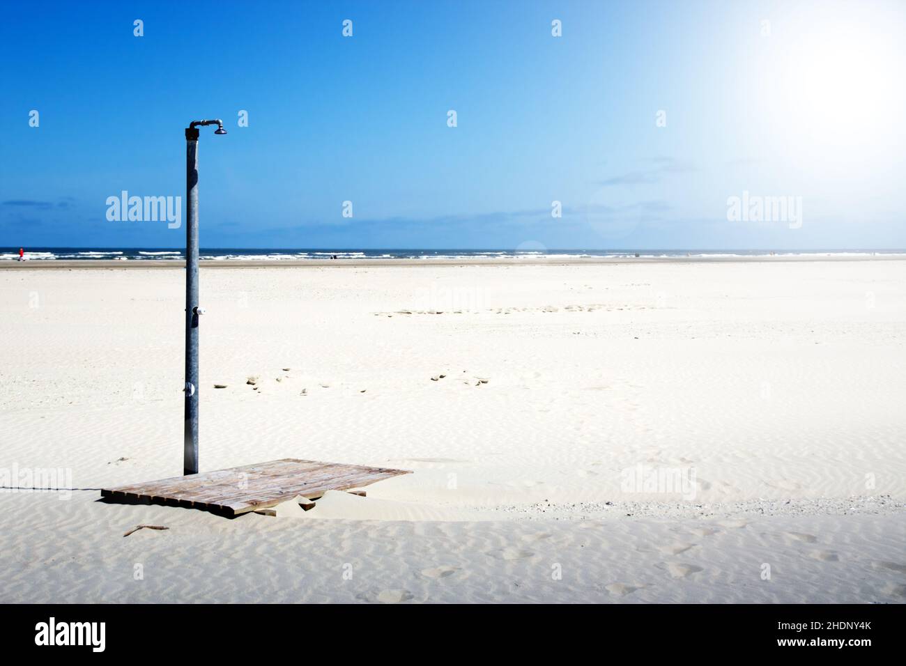 beach shower, beach douche, beach showers, beach spray Stock Photo - Alamy