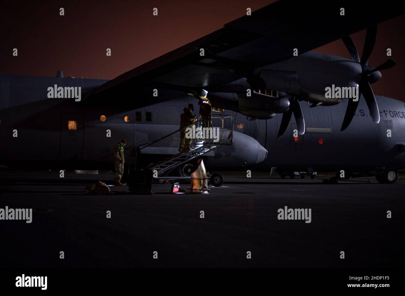 U.S. Air Force Airmen assigned to the 386th Expeditionary Maintenance ...