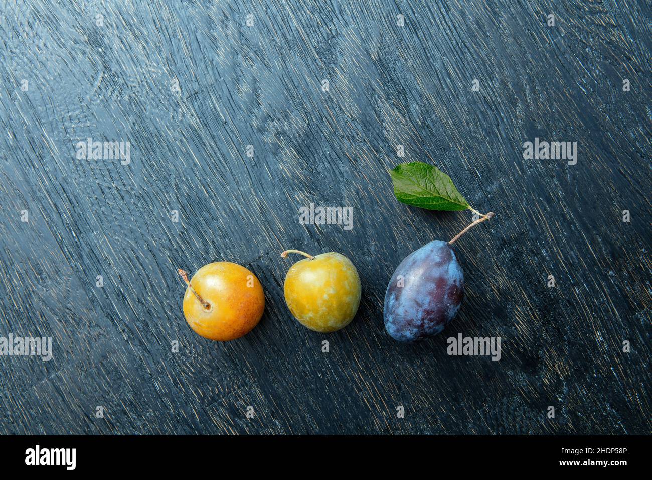 Various plum varieties hi-res stock photography and images - Alamy