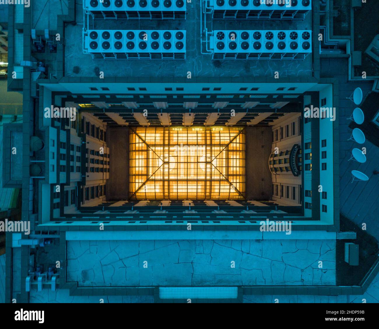 Courtyard houses hi-res stock photography and images - Alamy