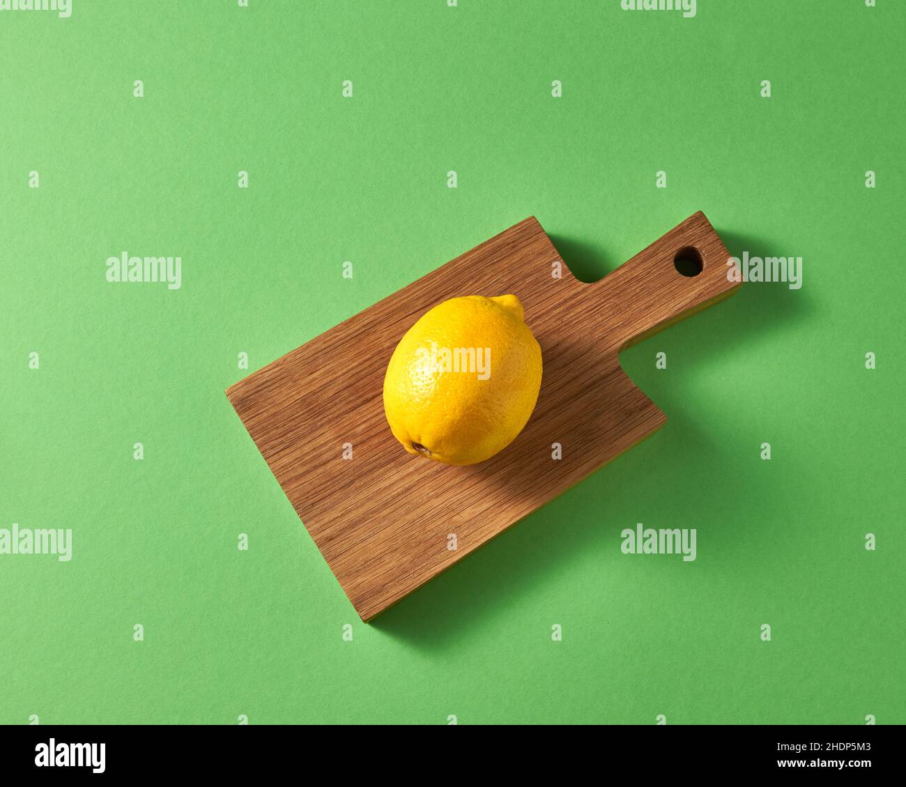 cutting board, lemon, cutting boards, lemons Stock Photo - Alamy
