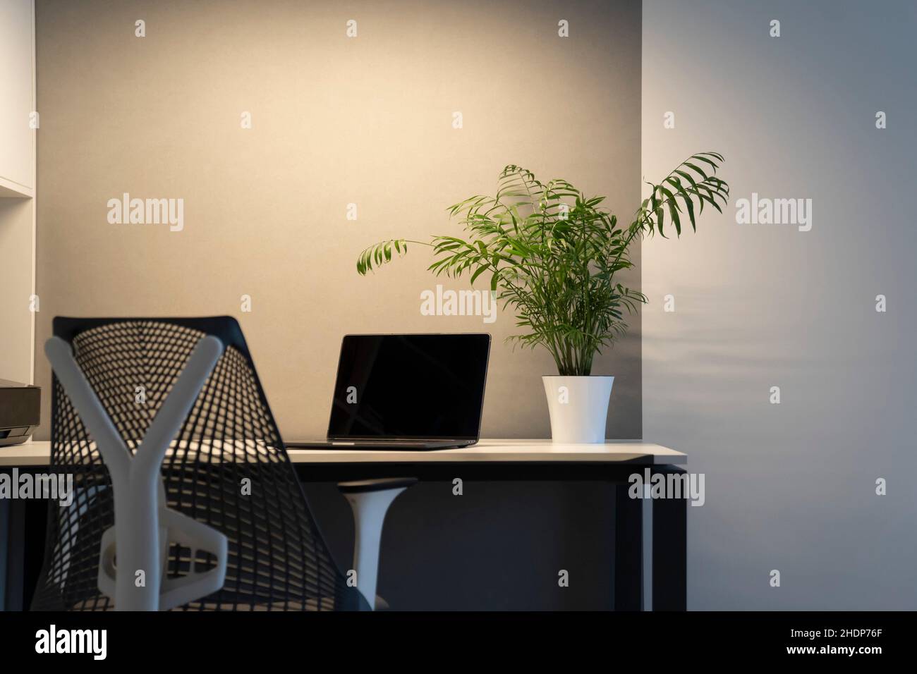 desk, workplace, desks, workplaces, workstation Stock Photo - Alamy
