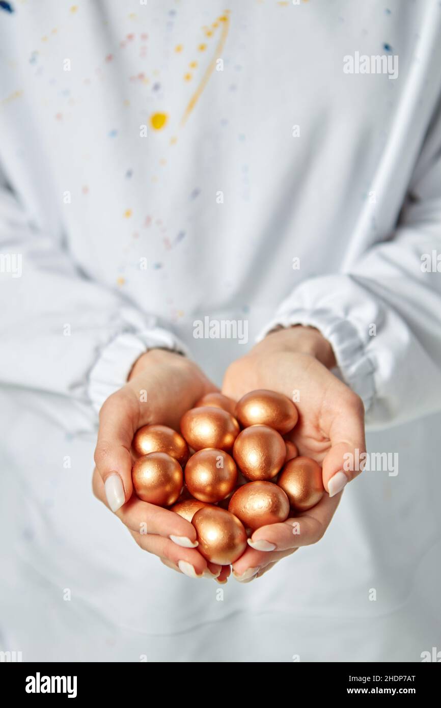 Copper egg hi-res stock photography and images - Alamy