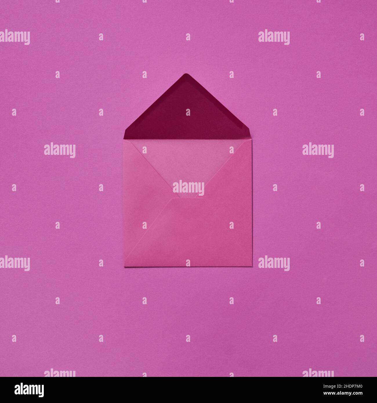 Opens envelope hi-res stock photography and images - Alamy