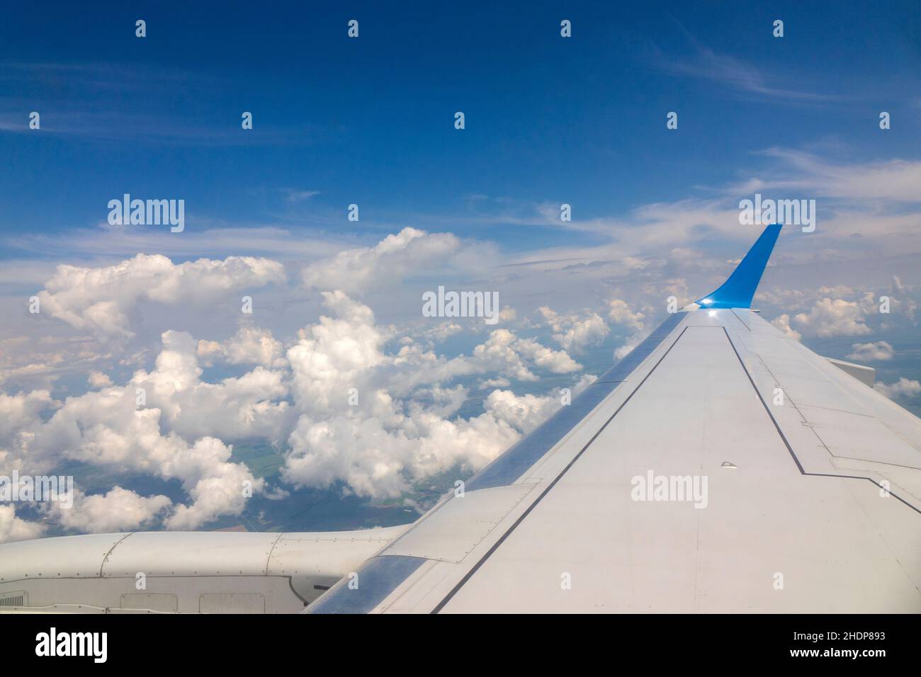 Airplane in flight above clouds hi-res stock photography and images - Alamy